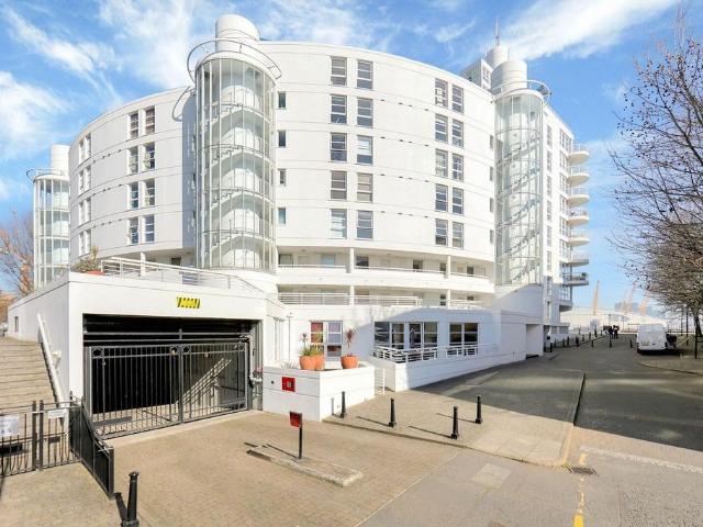 Manchester Road, Canary Wharf. 2 bed flat to rent £3,684 pcm £850 pw
