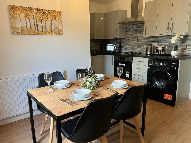 Manchester Road East, Manchester M38, Room to rent, £580 pcm | PrimeLocation