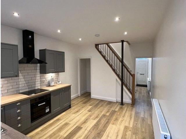 Manchester Road, Huddersfield HD7, 3 bed terraced house to rent, £1,100 pcm | PrimeLocation