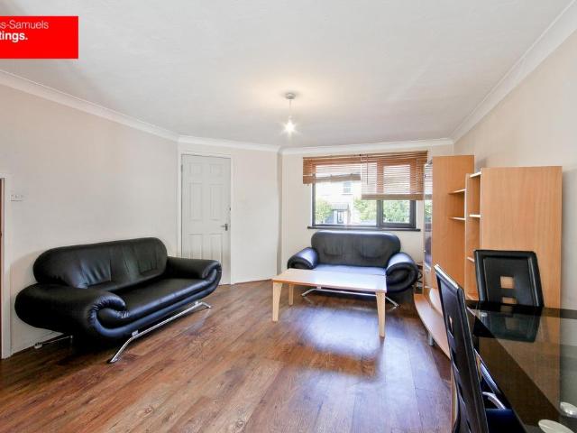 Manchester Road, Isle of dogs, London. 4 bed terraced house to rent £3,640 pcm £840 pw