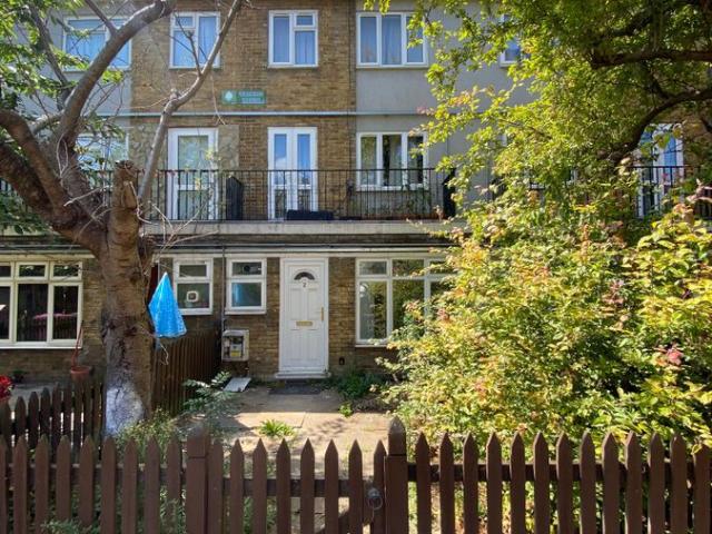 Manchester Road, London E14, 1 bed flat to rent, £1,700 pcm | PrimeLocation