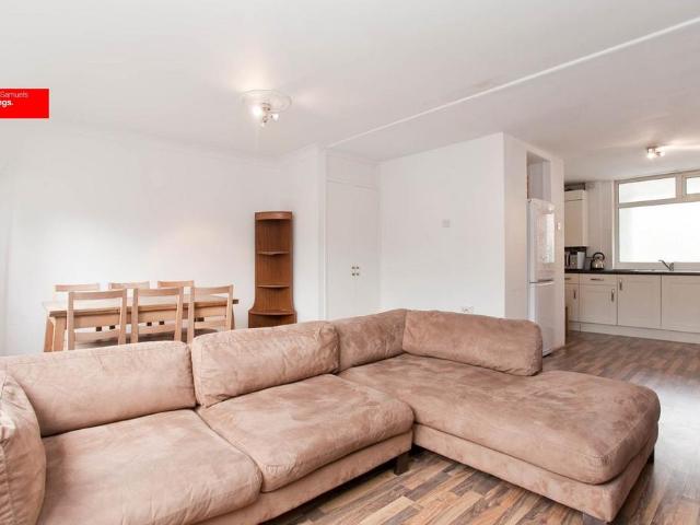 Manchester Road, London E14 3 bed apartment to rent £2,600 pcm £600 pw