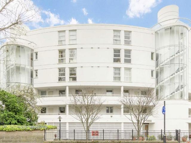 Manchester Road, London E14 3 bed flat to rent £3,000 pcm £692 pw