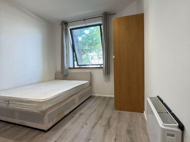 Manchester Road, London E14, Room to rent, £1,000 pcm | PrimeLocation