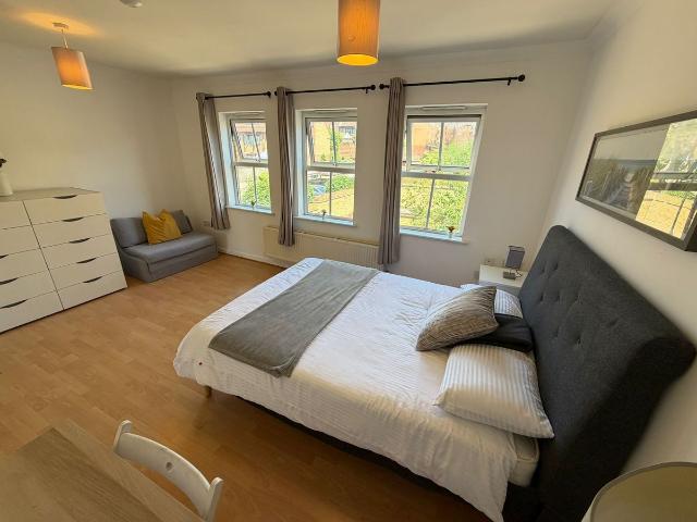 Manchester Road, London E14, Room to rent, £1,100 pcm | PrimeLocation