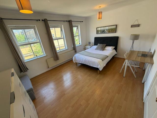 Manchester Road, London E14, Room to rent, £4,507 pcm | PrimeLocation