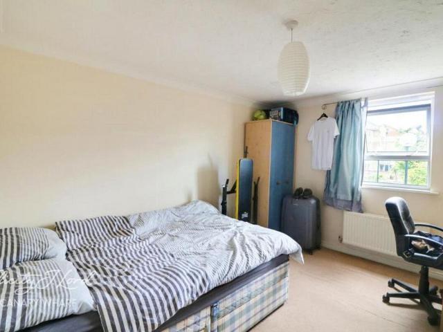 Manchester Road, London 2 bed apartment to rent £1,900 pcm £438 pw