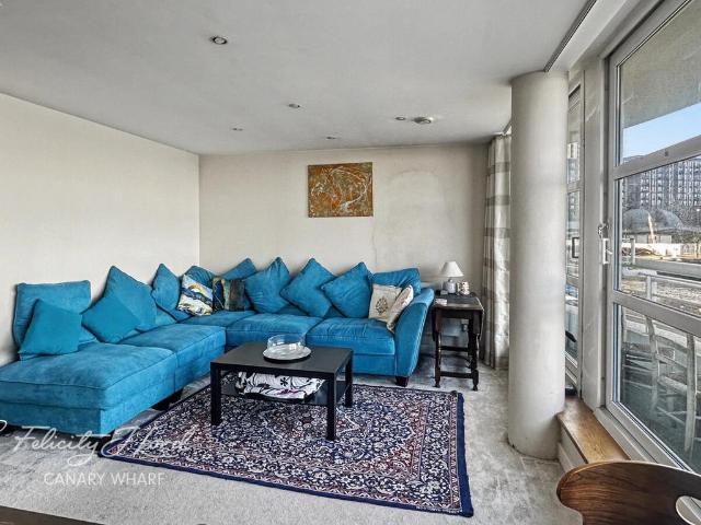 Manchester Road, London 2 bed apartment to rent £2,600 pcm £600 pw
