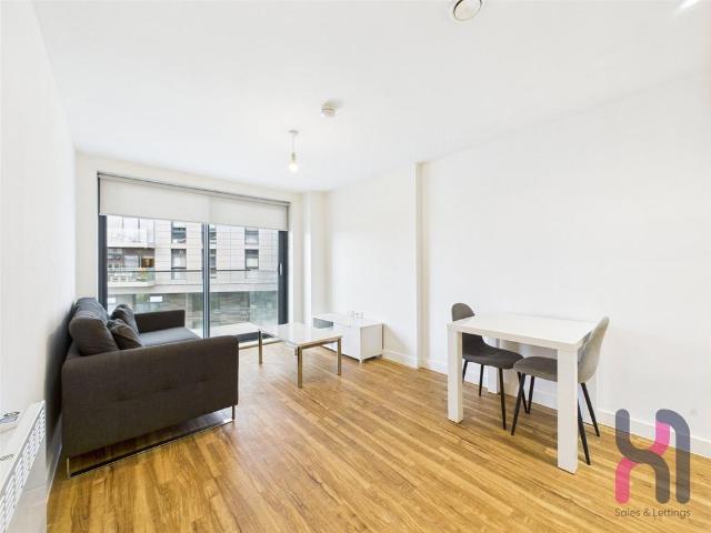 Manchester Waters, 1 Pomona Strand. 2 bed flat to rent £1,495 pcm £345 pw