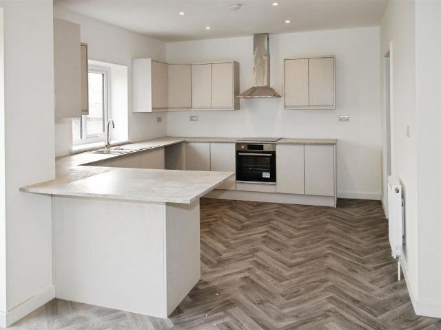 Mandale Road, Bradford BD6, 4 bed semi detached house to rent, £1,400 pcm | PrimeLocation
