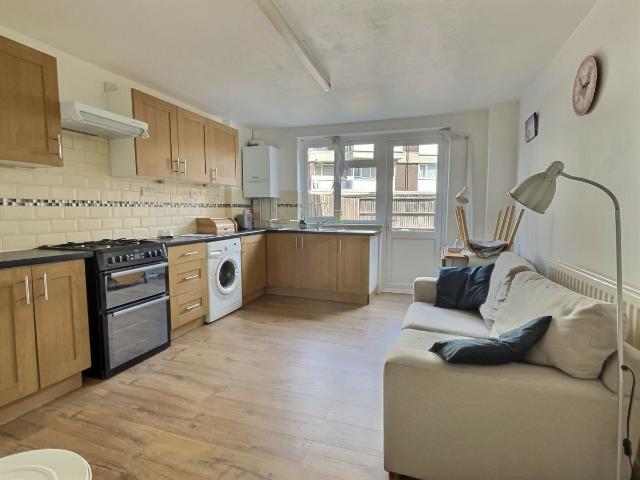 Mandela Street, Oval, London SW9, 4 bed flat to rent, £3,800 pcm | PrimeLocation