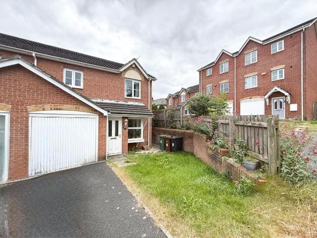 Manderston Chase, Armley, Leeds, West Yorkshire LS12, 3 bed semi detached house to rent, £1,200 pcm | PrimeLocation