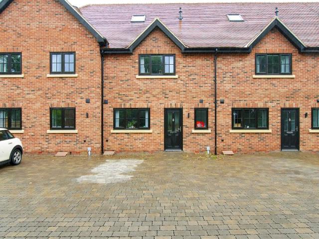 Mandeville Mews, St. Albans AL1, 3 bed property to rent, £2,400 pcm | PrimeLocation