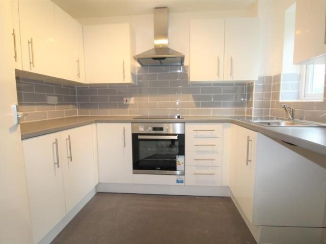 Mandeville Court, Chingford E4, 2 bed flat to rent, £1,750 pcm | PrimeLocation