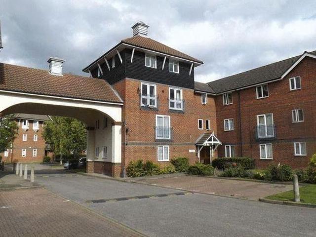 Mandeville Court, Chingford E4, 2 bed flat to rent, £1,875 pcm | PrimeLocation