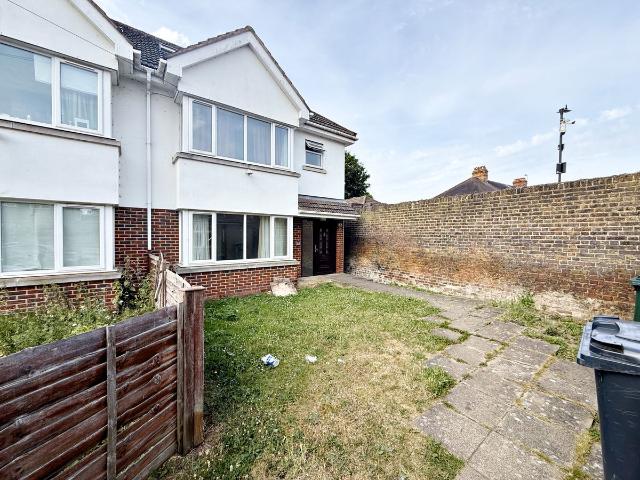 Mandeville Road, Isleworth TW7, 4 bed semi detached house to rent, £2,900 pcm | PrimeLocation