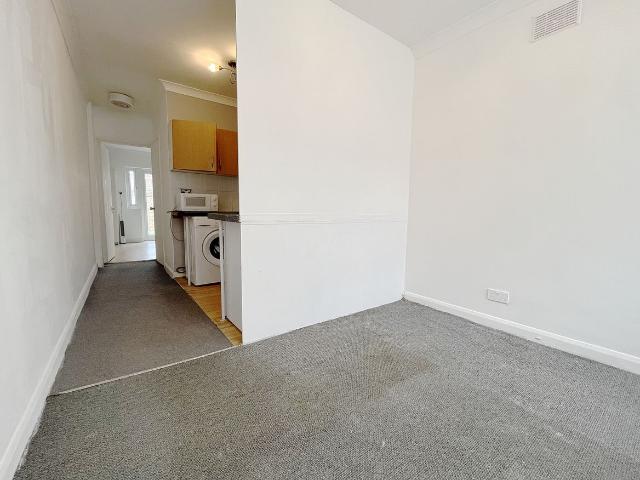 Mandeville Road, Isleworth TW7, 1 bed flat to rent, £1,500 pcm | PrimeLocation