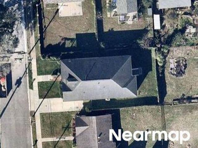 Mandeville St