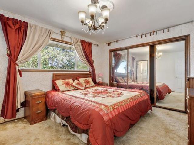 Mandy W is offering a Room For Rent in Hillsdale, Portland in August 2026 $0.00