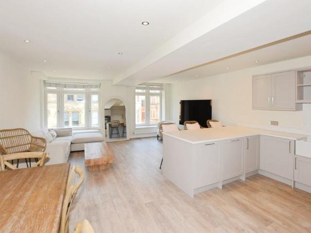 Manera Apartments, King Street West. 2 bed flat to rent £1,800 pcm £415 pw