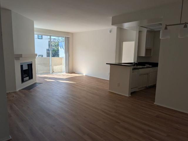 Manhattan Apartments 2 Bedroom Apartment for Rent at 1409 N Alta Vista Blvd, Los Angeles, CA 90046 Hollywood Hills West