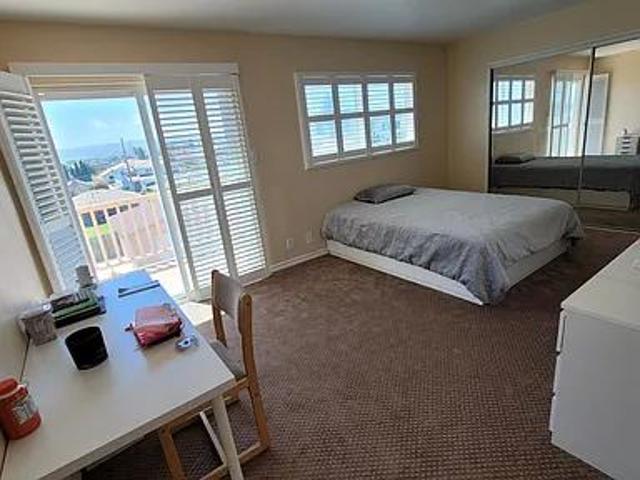 Manhattan Beach private bedroom