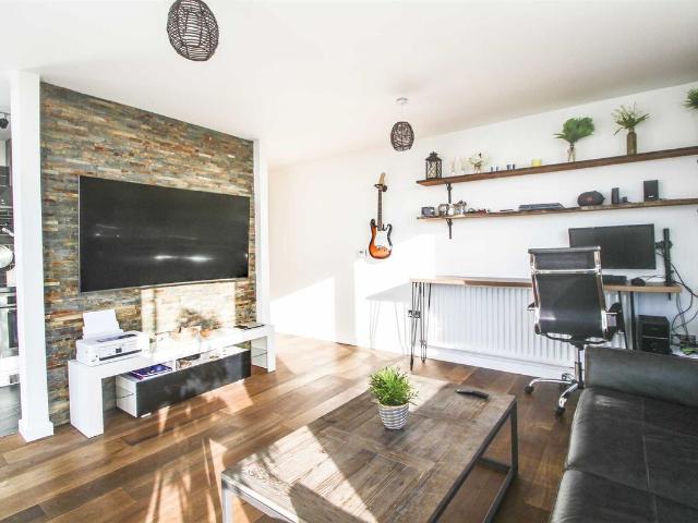 Manhattan House, Central Milton Keynes MK9, 1 bed flat to rent, £1,250 pcm | PrimeLocation