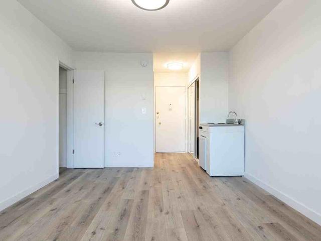Manhattan I Apartments | Renovated One 1 Bedroom Apartment for Rent at 410 410 & 414 Manhattan Pl, Los Angeles, CA 90020 Wilshire Center Koreatown