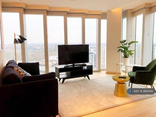 Manhattan Loft Gardens, London, E20 2 bed flat to rent £3,495 pcm £807 pw