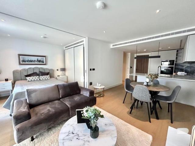 Manhattan Studio in White City Living