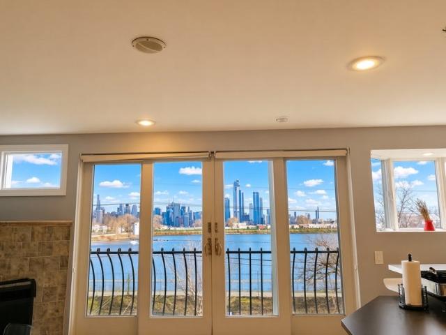 MANHATTAN VIEWS & 10MIN TO TIMES SQ