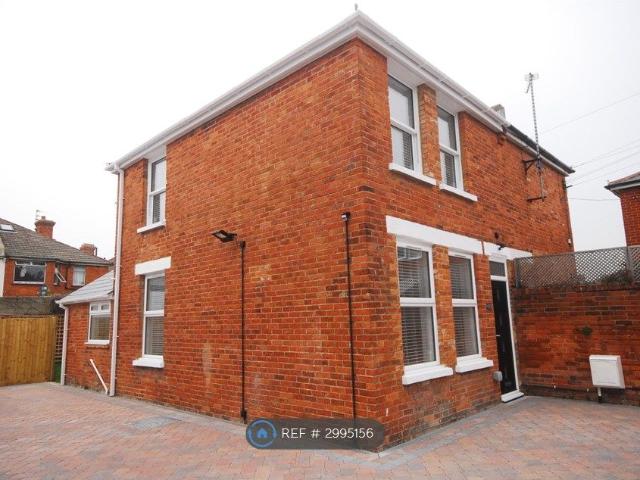 Manifold Road, Eastbourne BN22, 2 bed detached house to rent, £1,500 pcm | PrimeLocation