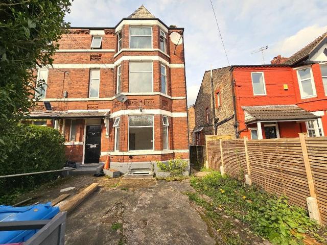 Manley Road, Whalley Range. 2 bed flat to rent £1,000 pcm £231 pw