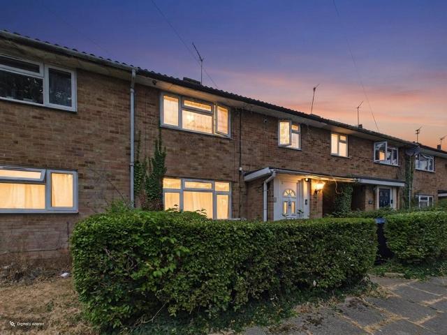Manley Road, Hemel Hempstead. 3 bed terraced house to rent £1,850 pcm £427 pw