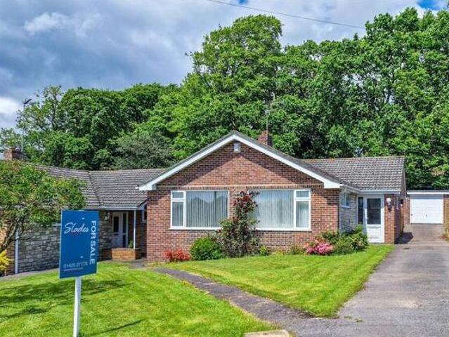 Manning Avenue, Highcliffe, 3 Bedroom Bungalow