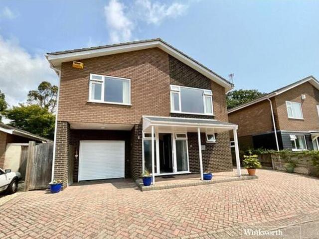 Manning Avenue, Highcliffe, 4 Bedroom Detached