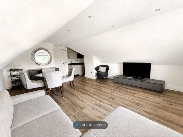 Manning House, Teddington TW11, 2 bed flat to rent, £2,500 pcm | PrimeLocation
