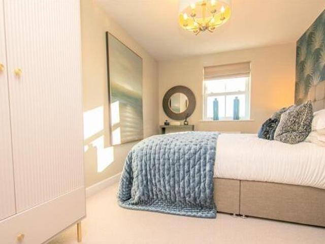 Manningtree Park, Mistley, 3 Bedroom End