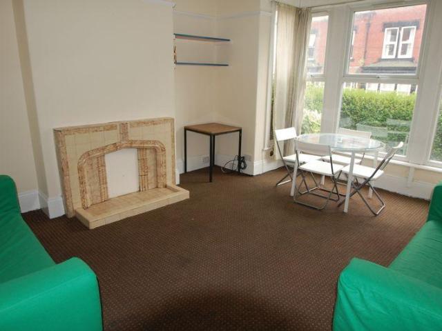 Manor Terrace, Hyde Park LS6 6 bed terraced house to rent £2,574 pcm £594 pw
