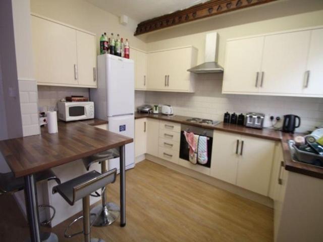 Manor Terrace, Leeds 5 bed house to rent £2,990 pcm £690 pw