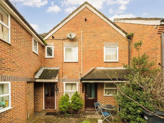 Manor Vale, Brentford TW8 1 bed flat to rent £1,599 pcm £369 pw