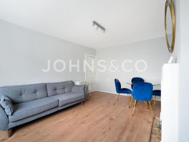 Manor Vale, Brentford, London, TW8 2 bed apartment to rent £2,097 pcm £484 pw