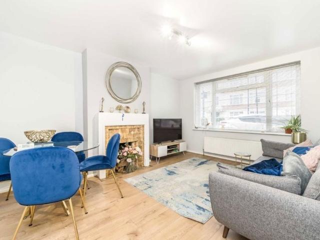 Manor Vale, TW8, London