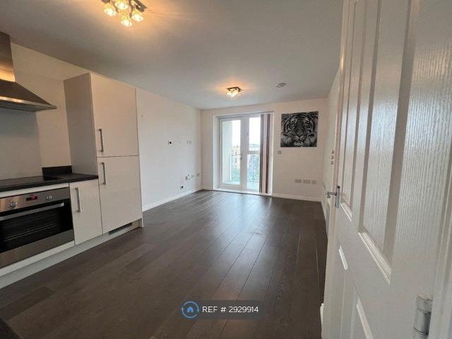 Manor Way, Borehamwood WD6, 1 bed flat to rent, £1,550 pcm | PrimeLocation
