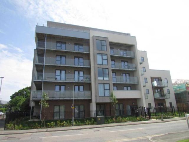Manor Way, Borehamwood WD6, 2 bed flat to rent, £1,895 pcm | PrimeLocation
