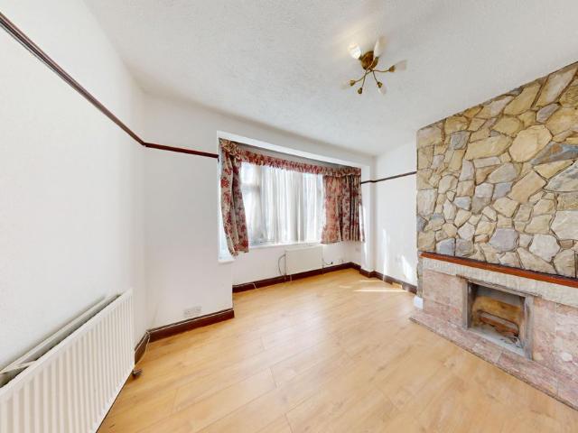 Manor Way, Mitcham CR4, Room to rent, £750 pcm | PrimeLocation