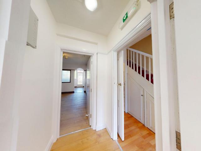 Manor Way, Mitcham CR4, Room to rent, £850 pcm | PrimeLocation