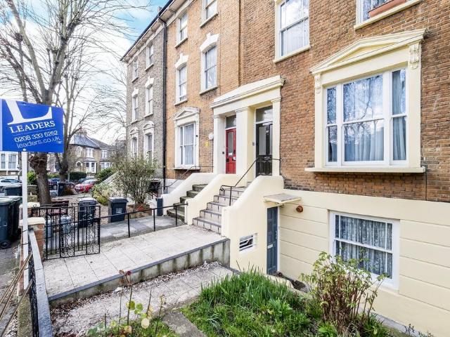 Manor Avenue, London, SE4 1 bed flat to rent £1,650 pcm £381 pw
