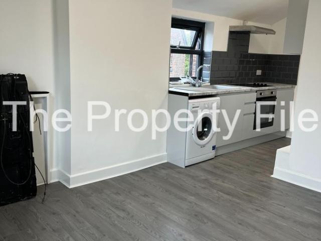 Manor Avenue, Manchester M41, 1 bed flat to rent, £800 pcm | PrimeLocation
