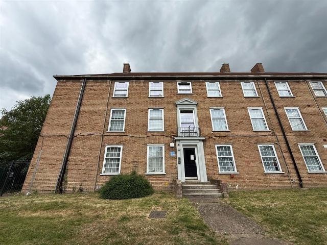 Manor Court, Enfield EN1, 2 bed flat to rent, £1,800 pcm | PrimeLocation